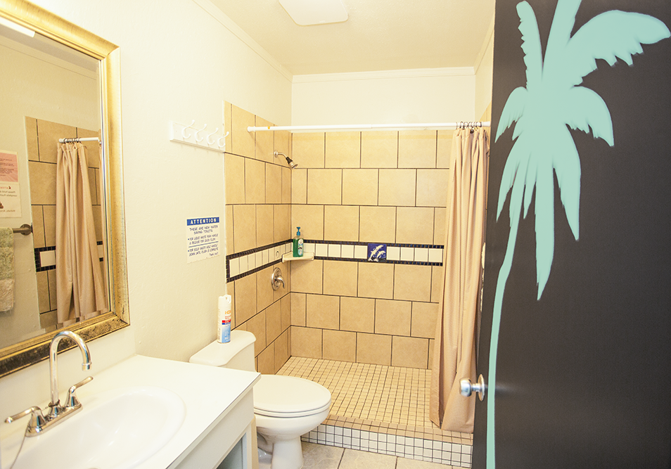 FD Bathroom - Arnott's Lodging & Adventures